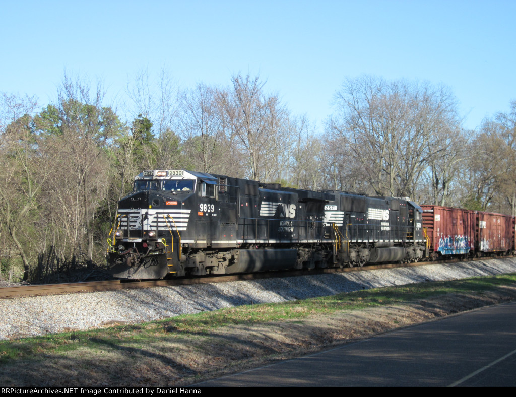 NS 9839 leads a 65-car NS 17A west